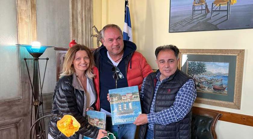 Η Παναγιώτα Βλαντή και ο Ρένος Χαραλαμπίδης στον Δήμαρχο Μυτιλήνης ...